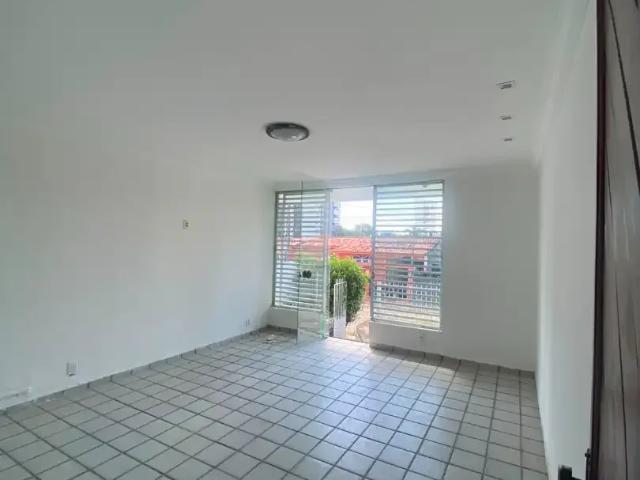 Casa / Sobrado para Locação em Natal/RN Candelária 3 Quartos