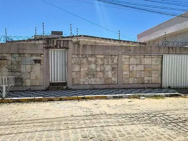 Casa / Sobrado para Locação em Natal/RN Lagoa Nova 3 Quartos