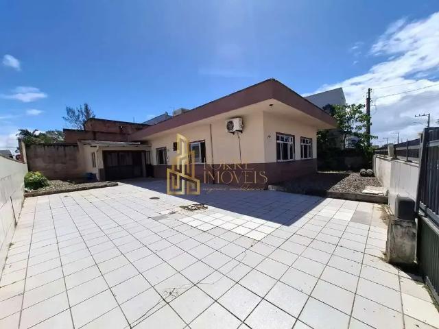 Casa / Sobrado para Locação em Navegantes/SC Centro 4 Quartos