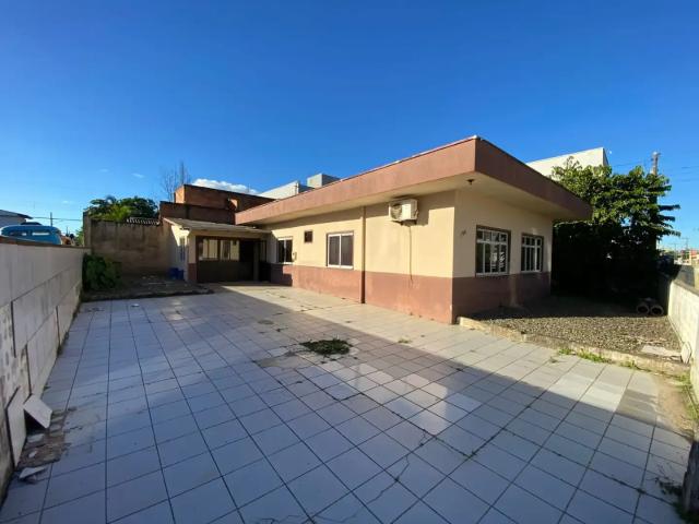 Casa / Sobrado para Locação em Navegantes/SC Centro 4 Quartos