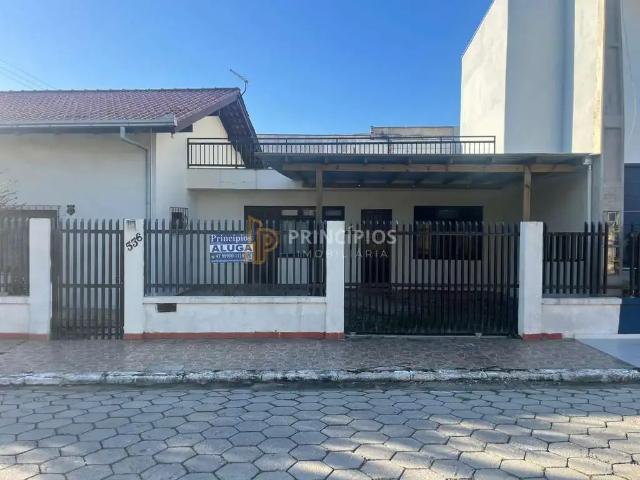 Casa / Sobrado para Locação em Navegantes/SC Centro 4 Quartos