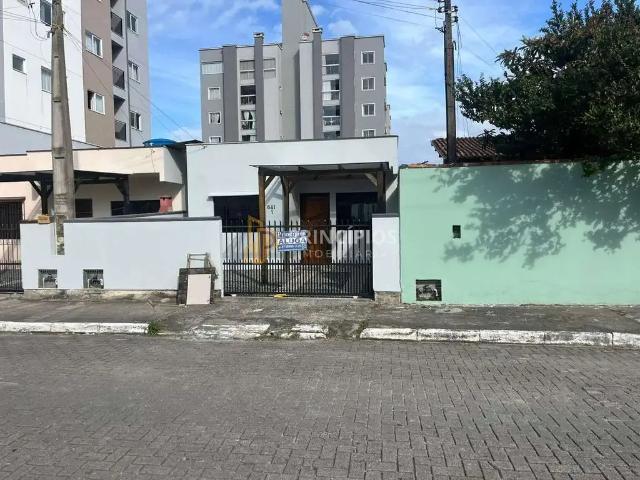Casa / Sobrado para Locação em Navegantes/SC Centro 2 Quartos