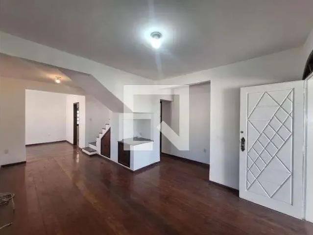 Casa / Sobrado para Locação em Niterói/RJ Piratininga 6 Quartos