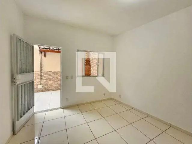 Casa / Sobrado para Locação em Nilópolis/RJ Santos Dumont 2 Quartos