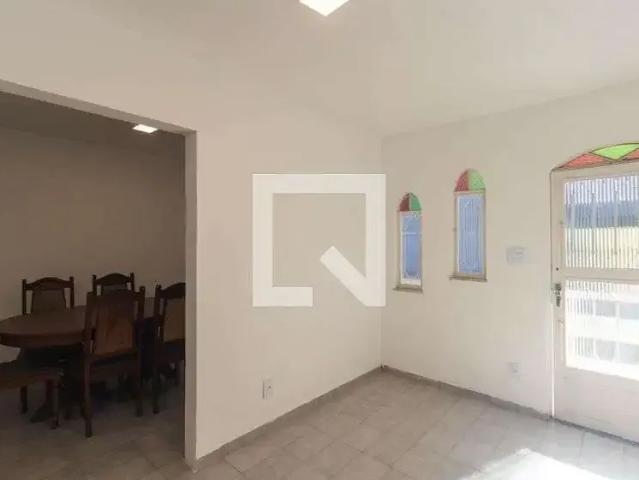 Casa / Sobrado para Locação em São Gonçalo/RJ Vila Três 2 Quartos