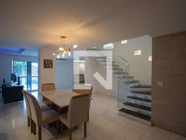Casa / Sobrado para Locação em São Gonçalo/RJ Maria Paula 3 Quartos