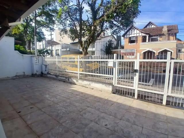 Casa / Sobrado para Locação em São João da Boa Vista/SP Centro 2 Quartos