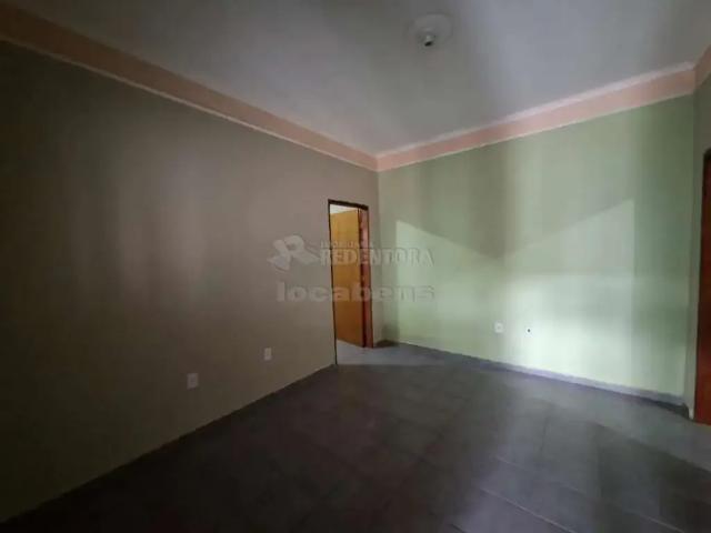 Casa / Sobrado para Locação em São José do Rio Preto/SP Jardim Astúrias 2 Quartos