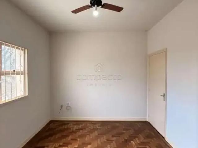 Casa / Sobrado para Locação em São José do Rio Preto/SP Santos Dumont 2 Quartos