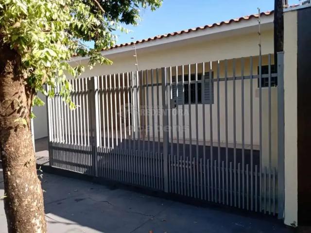 Casa / Sobrado para Locação em São José do Rio Preto/SP Parque das Aroeiras 3 Quartos