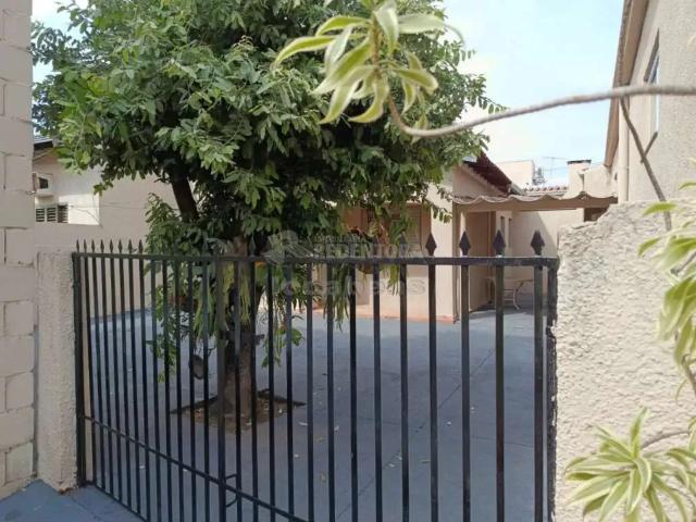 Casa / Sobrado para Locação em São José do Rio Preto/SP Vila Elvira 2 Quartos