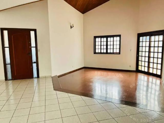 Casa / Sobrado para Locação em São José dos Campos/SP Jardim das Colinas 4 Quartos