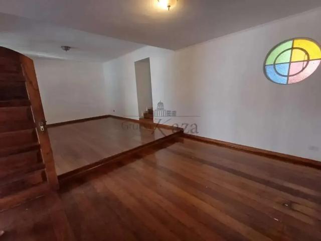 Casa / Sobrado para Locação em São José dos Campos/SP Jardim das Indústrias 4 Quartos