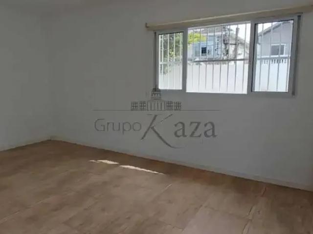 Casa / Sobrado para Locação em São José dos Campos/SP Jardim das Indústrias 3 Quartos
