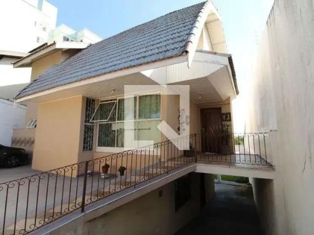 Casa / Sobrado para Locação em São José dos Campos/SP Jardim das Indústrias 3 Quartos
