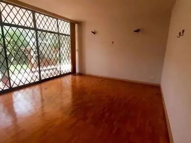 Casa / Sobrado para Locação em São José dos Campos/SP Jardim Esplanada 6 Quartos