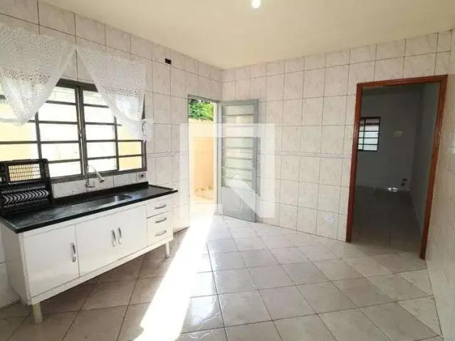 Casa / Sobrado para Locação em São José dos Campos/SP Jardim Pararangaba 2 Quartos