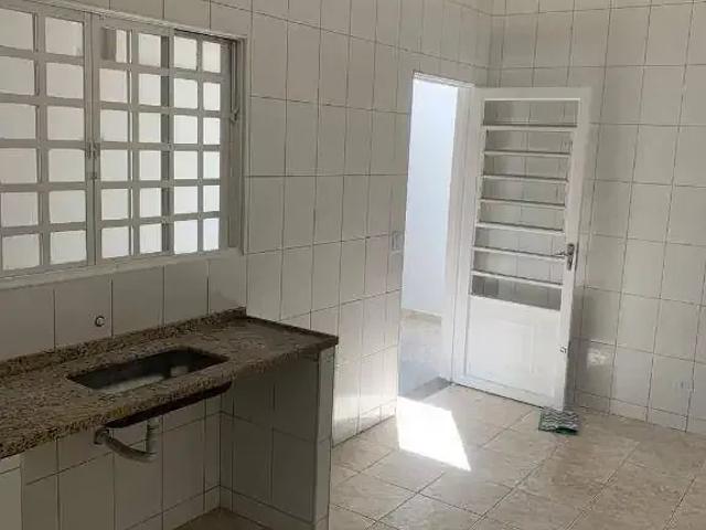 Casa / Sobrado para Locação em São José dos Campos/SP Jardim Portugal 3 Quartos