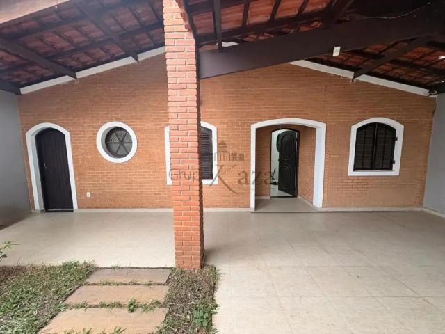 Casa / Sobrado para Locação em São José dos Campos/SP Jardim Satélite 4 Quartos