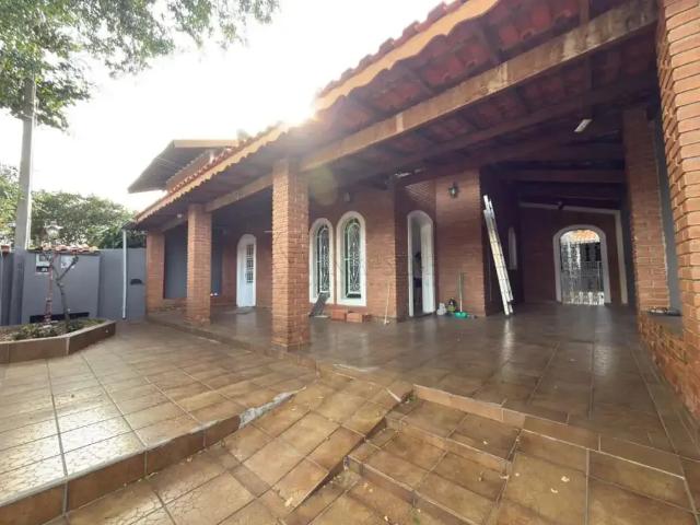 Casa / Sobrado para Locação em São José dos Campos/SP Jardim Satélite 5 Quartos