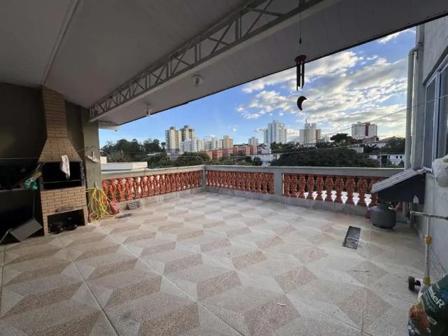 Casa / Sobrado para Locação em São José dos Campos/SP Jardim Satélite 3 Quartos