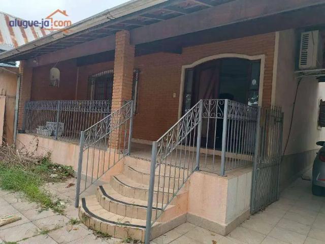 Casa / Sobrado para Locação em São José dos Campos/SP Jardim Satélite 3 Quartos