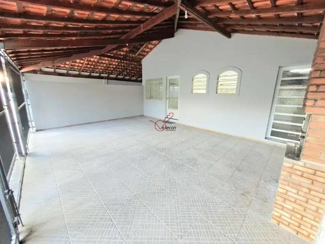 Casa / Sobrado para Locação em São José dos Campos/SP Jardim Satélite 3 Quartos