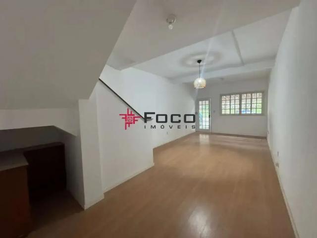 Casa / Sobrado para Locação em São José dos Campos/SP Parque Residencial Aquarius 3 Quartos