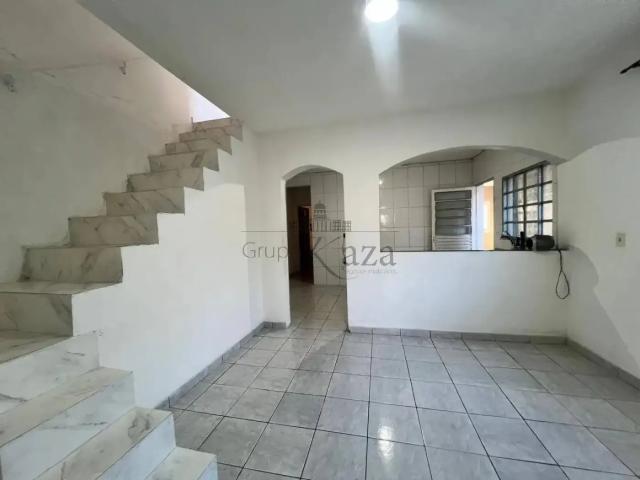 Casa / Sobrado para Locação em São José dos Campos/SP Residencial Cambui 3 Quartos