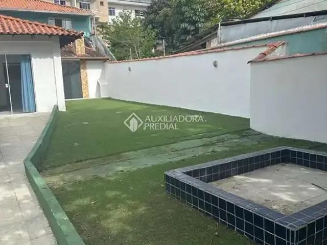 Casa / Sobrado para Locação em São José/SC Barreiros 4 Quartos