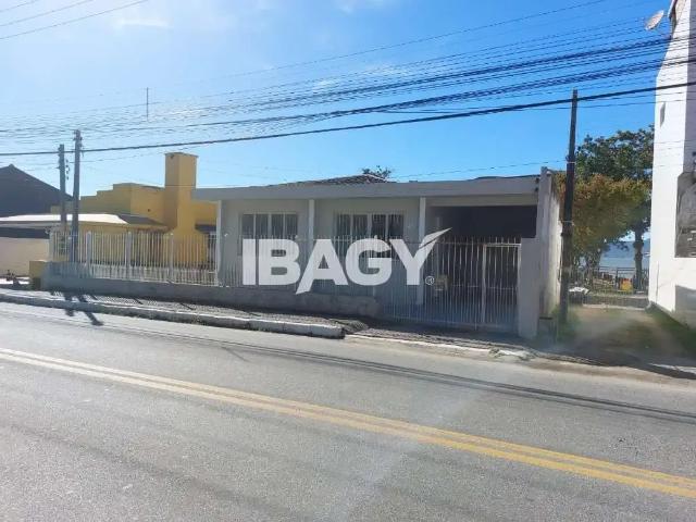 Casa / Sobrado para Locação em São José/SC Centro 3 Quartos