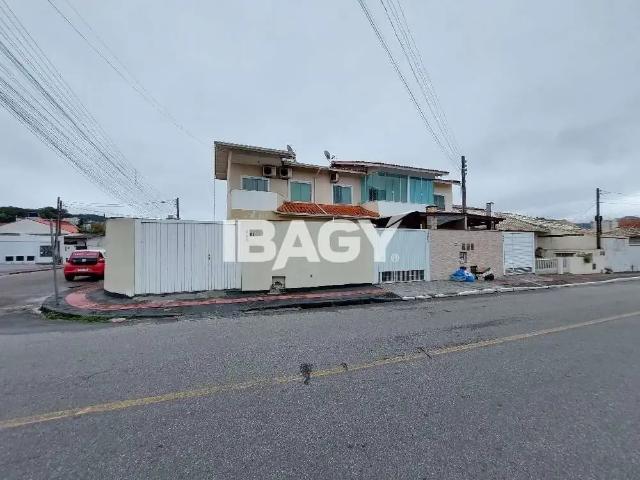 Casa / Sobrado para Locação em São José/SC Forquilhas 2 Quartos