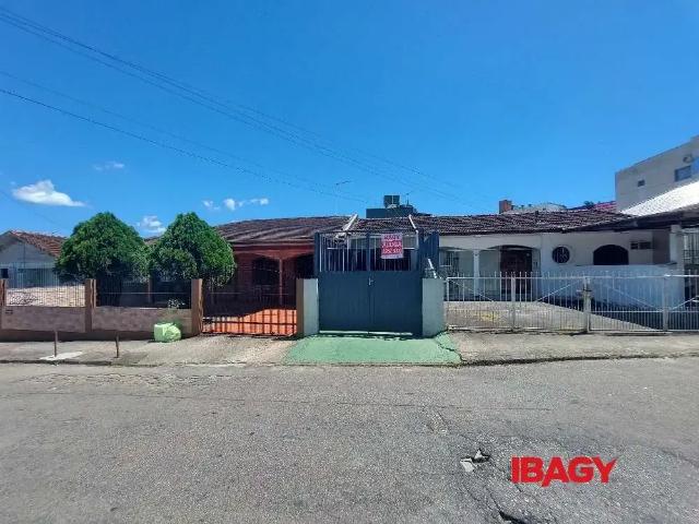 Casa / Sobrado para Locação em São José/SC Forquilhinhas 2 Quartos