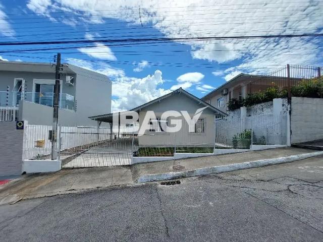 Casa / Sobrado para Locação em São José/SC Forquilhinhas 3 Quartos