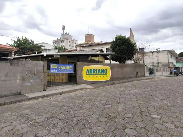 Casa / Sobrado para Locação em São José/SC Ipiranga 4 Quartos
