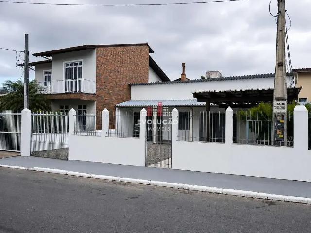 Casa / Sobrado para Locação em São José/SC Ipiranga 3 Quartos