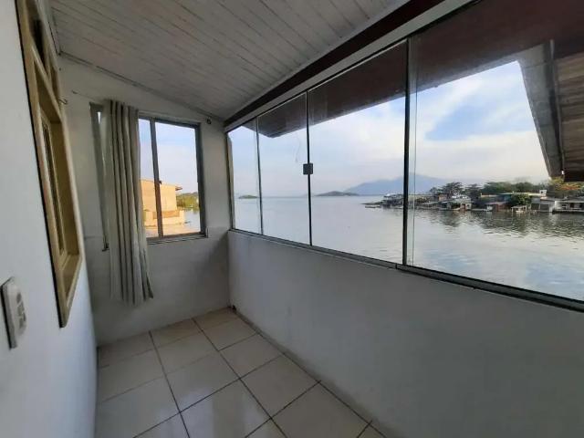 Casa / Sobrado para Locação em São José/SC Ponta de Baixo 3 Quartos