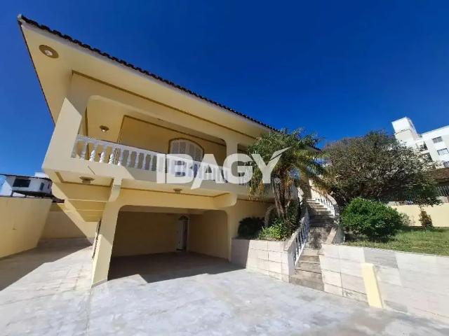 Casa / Sobrado para Locação em São José/SC Praia Comprida 5 Quartos