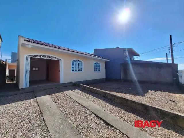 Casa / Sobrado para Locação em São José/SC Real Parque 2 Quartos