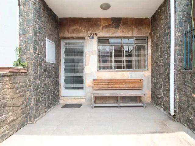 Casa / Sobrado para Locação em São Paulo/SP Chácara Santo Antônio 2 Quartos
