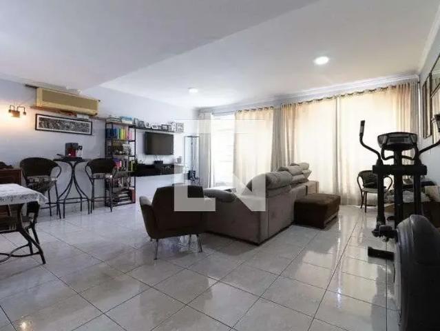 Casa / Sobrado para Locação em São Paulo/SP Aclimação 5 Quartos