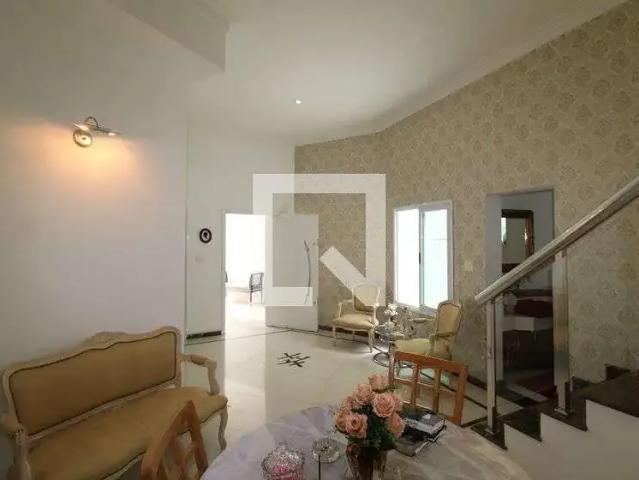 Casa / Sobrado para Locação em São Paulo/SP Água Fria 4 Quartos