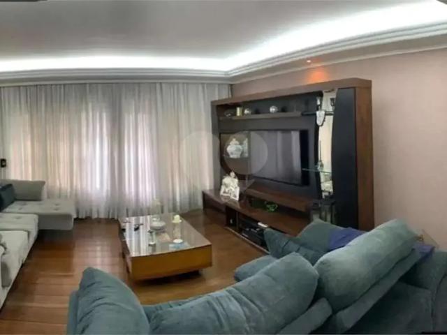 Casa / Sobrado para Locação em São Paulo/SP Bosque da Saúde 6 Quartos