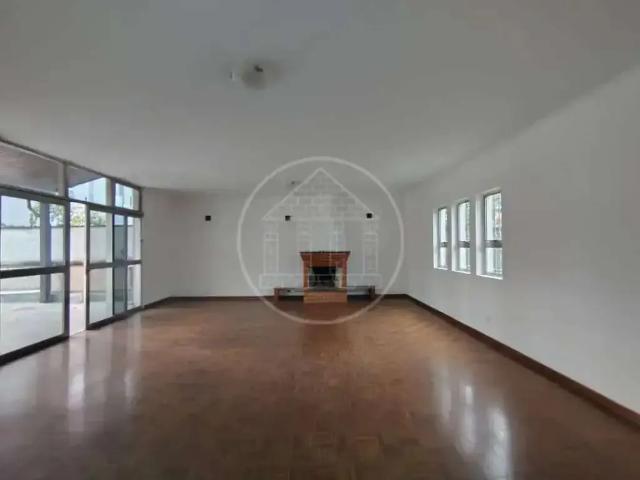 Casa / Sobrado para Locação em São Paulo/SP Interlagos 4 Quartos