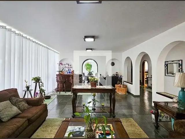 Casa / Sobrado para Locação em São Paulo/SP Interlagos 5 Quartos