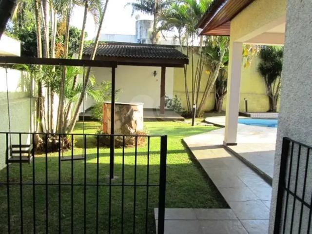 Casa / Sobrado para Locação em São Paulo/SP Interlagos 5 Quartos