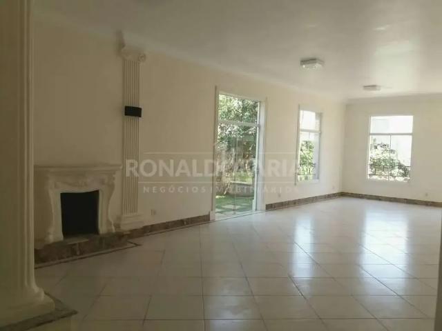 Casa / Sobrado para Locação em São Paulo/SP Interlagos 6 Quartos
