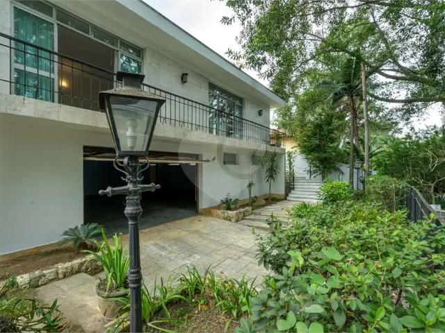 Casa / Sobrado para Locação em São Paulo/SP Jardim Marajoara 4 Quartos