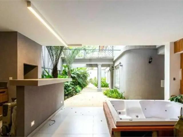 Casa / Sobrado para Locação em São Paulo/SP Jardim Europa 4 Quartos