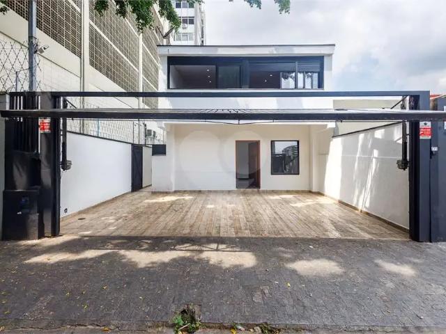 Casa / Sobrado para Locação em São Paulo/SP Jardim Europa 6 Quartos